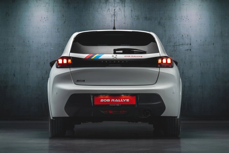 La nouvelle Peugeot E-208 GTI se montrera le 11 juin 2025 - Carfans
